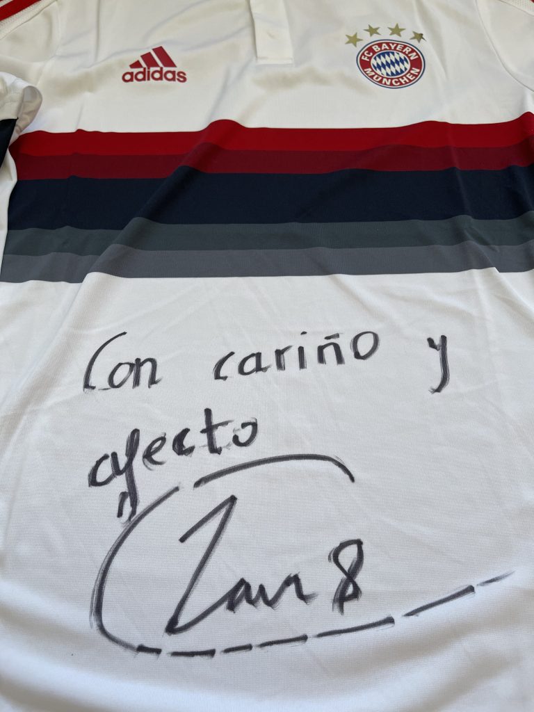 Camiseta Firmada Javi Martínez. FC Bayern de Múnich - Fundación Enfermería Navarra